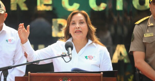 Dina Boluarte: “Somos un gobierno que jamás pondrá un solo dedo en el ...