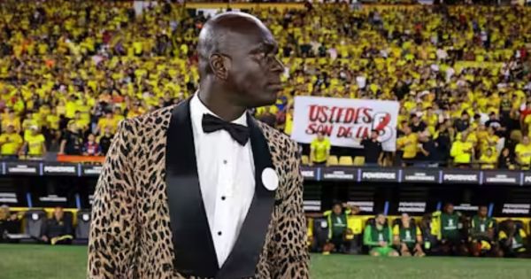 Segundo Castillo, DT de extravagantes trajes, fue multado por Conmebol ...